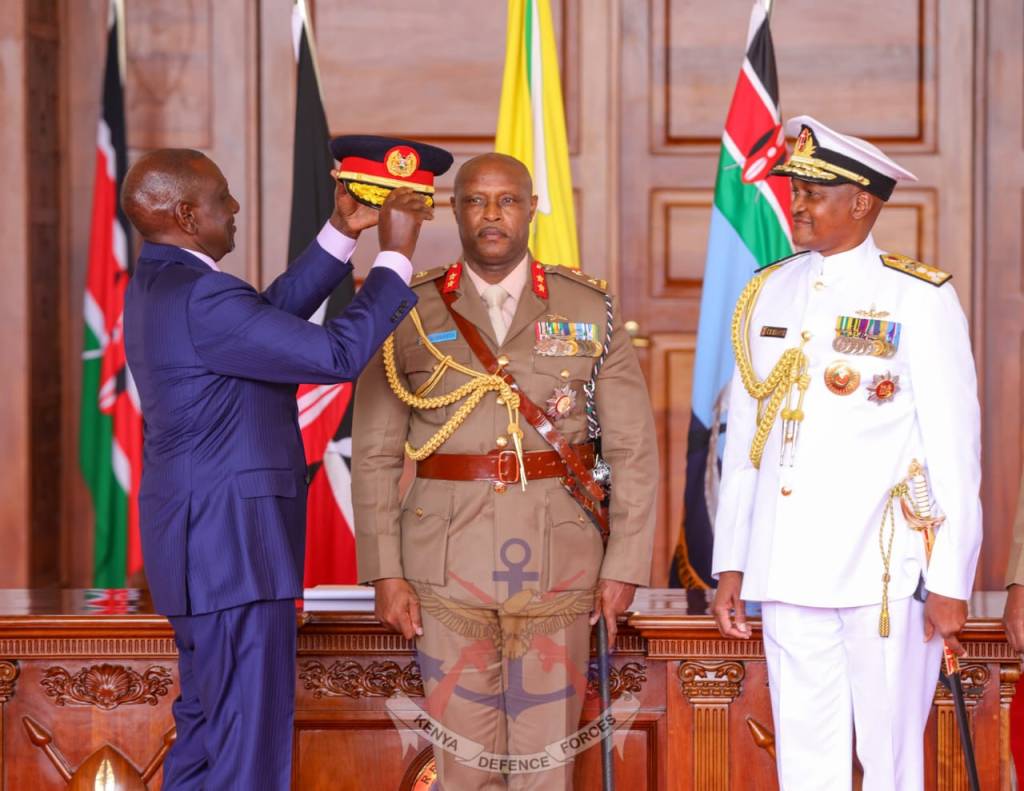 COMMANDER IN CHIEF PRESIDES OVER THE INVESTITURE OF RANKS AND SWEARING ...